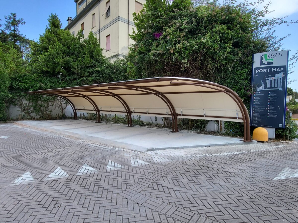 Pensilina Impermeabile per Auto - Comfa Pensiline Fotovoltaiche