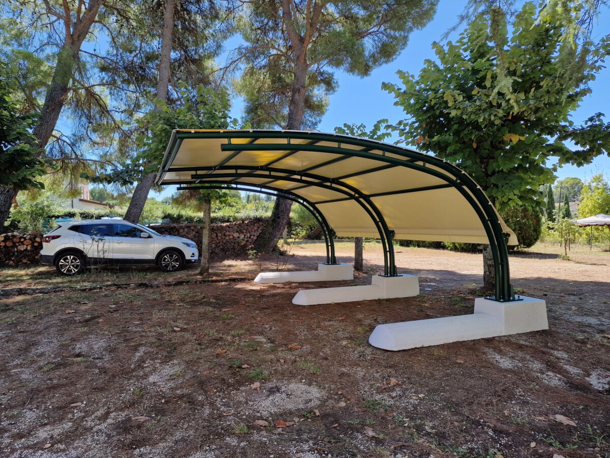 Pensilina impermeabile su basamento esterno - Comfa Pensiline Fotovoltaiche